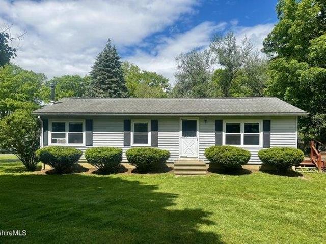 house with 3 bedroom, Pittsfield MA ES104116513