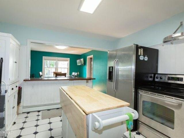 house with 3 bedroom, Pittsfield MA ES104113689