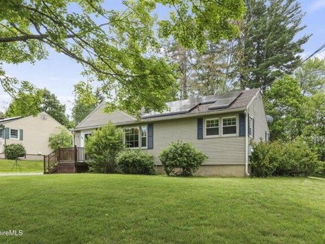 house with 3 bedroom, Pittsfield MA ES104265086