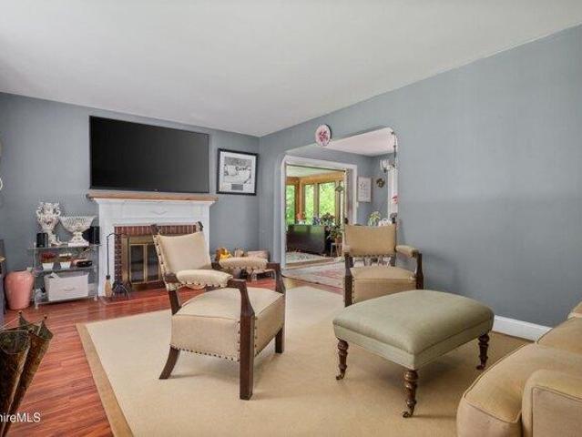 house with 3 bedroom, Pittsfield MA ES104298276