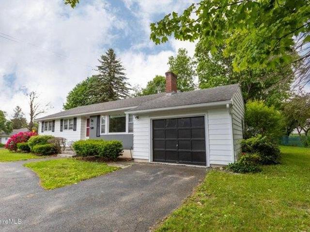 house with 3 bedroom, Pittsfield MA ES104543907