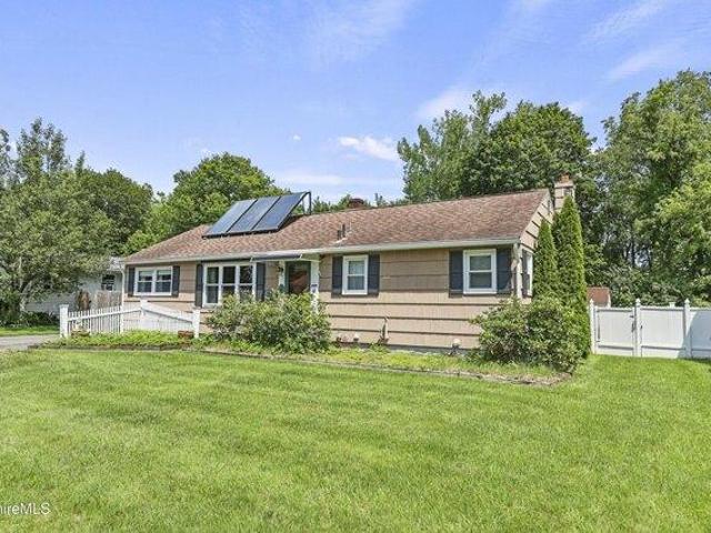 house with 3 bedroom, Pittsfield MA ES104994910