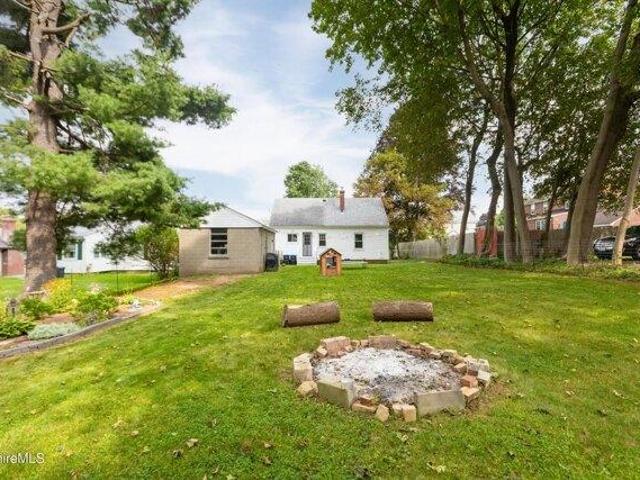 house with 3 bedroom, Pittsfield MA ES105107051