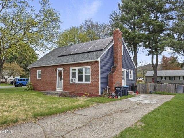 house with 3 bedroom, Pittsfield MA ES102859684