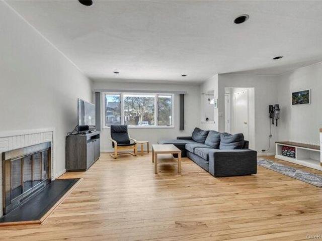 house with 3 bedroom, Port Washington NY DLS101782803