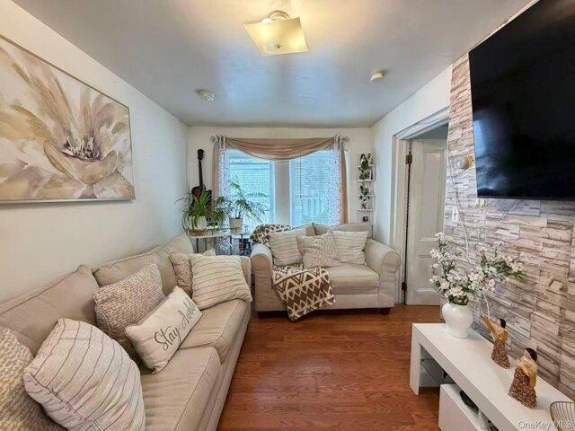 house with 3 bedroom, Port Washington NY ES104904256