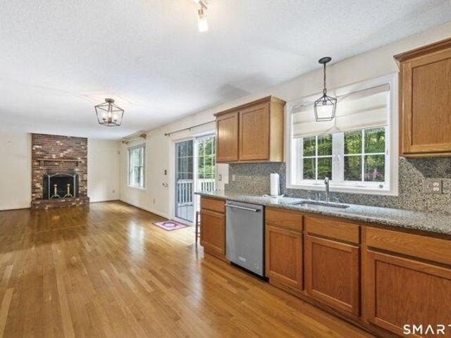 house with 3 bedroom, Portland CT ES104831762