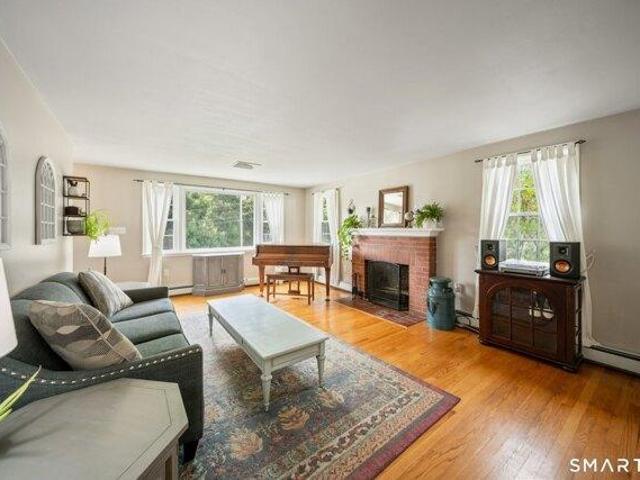 house with 3 bedroom, Portland CT ES104921734