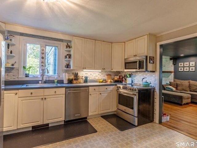 house with 3 bedroom, Portland CT ES105123496