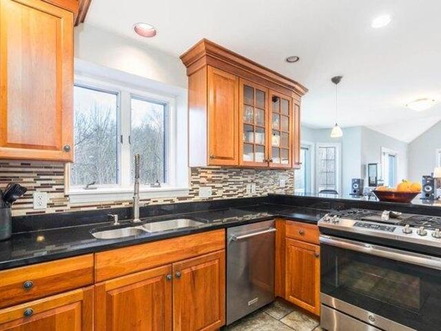 house with 3 bedroom, Portsmouth NH DS102634861