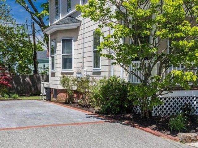 house with 3 bedroom, Portsmouth NH ES104607745