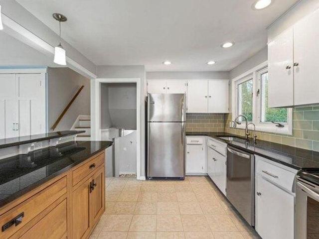 house with 3 bedroom, Portsmouth NH ES105093672