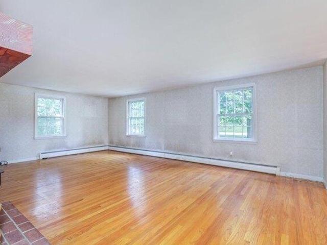house with 3 bedroom, Portsmouth NH ES105204148