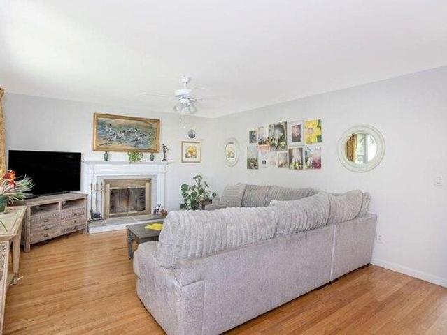 house with 3 bedroom, Portsmouth RI ES105192449
