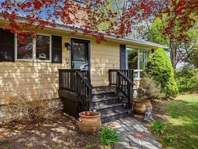 house with 3 bedroom, Portsmouth RI ES103221222