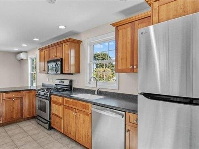 house with 3 bedroom, Portsmouth RI ES103221470