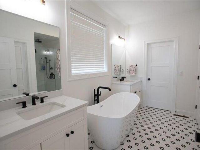 house with 3 bedroom, Portsmouth RI ES103662511