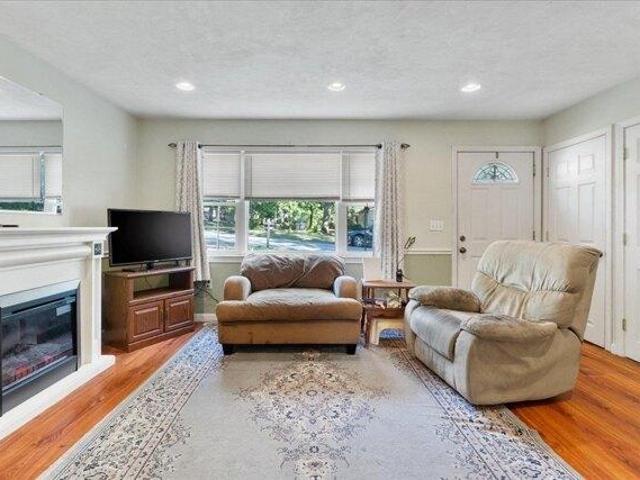 house with 3 bedroom, Plainville MA ES105123720