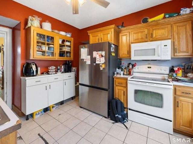 house with 3 bedroom, Plainville CT ES104869869