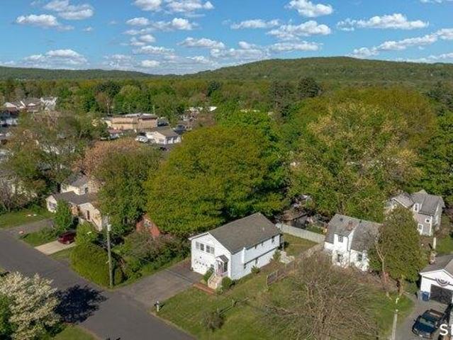 house with 3 bedroom, Plainville CT ES103435194