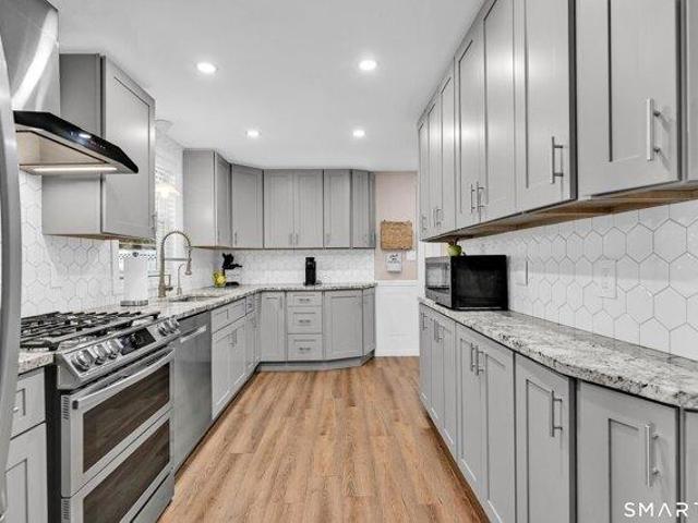 house with 3 bedroom, Plainville CT ES103436913