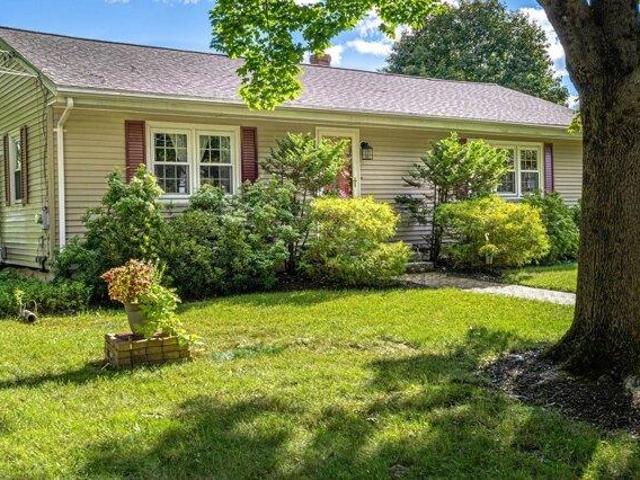 house with 3 bedroom, Plaistow NH DS102317326