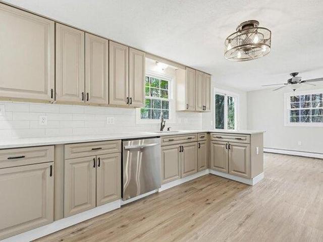 house with 3 bedroom, Plaistow NH DS102825527