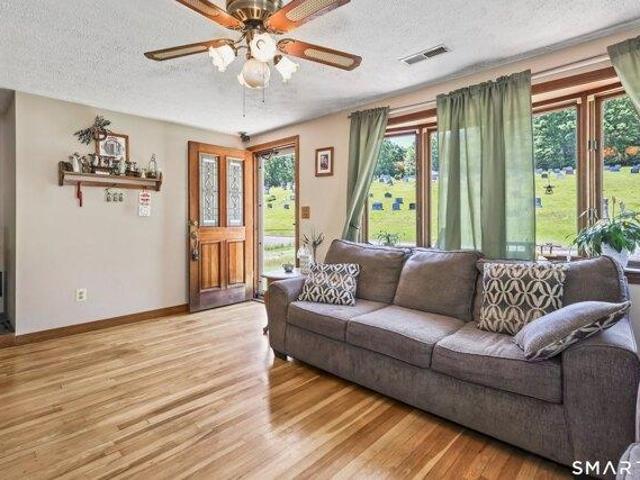 house with 3 bedroom, Plymouth CT ES104351427