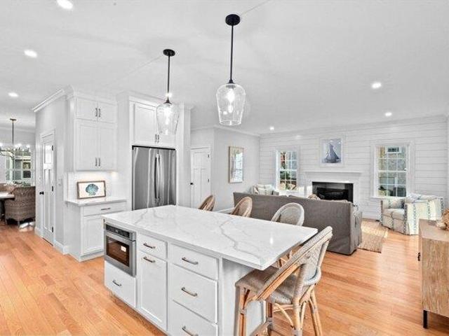 house with 3 bedroom, Plymouth MA ES104757615