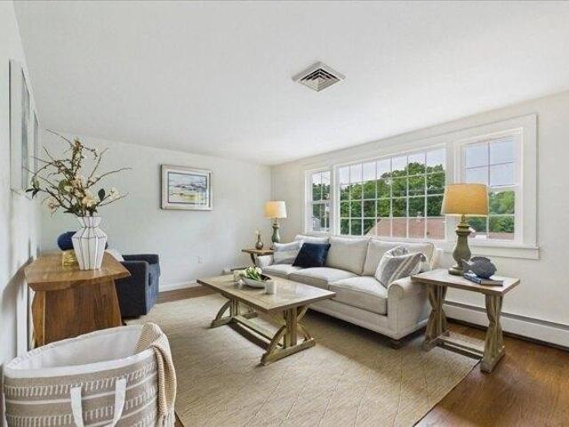 house with 3 bedroom, Plymouth MA ES104758393