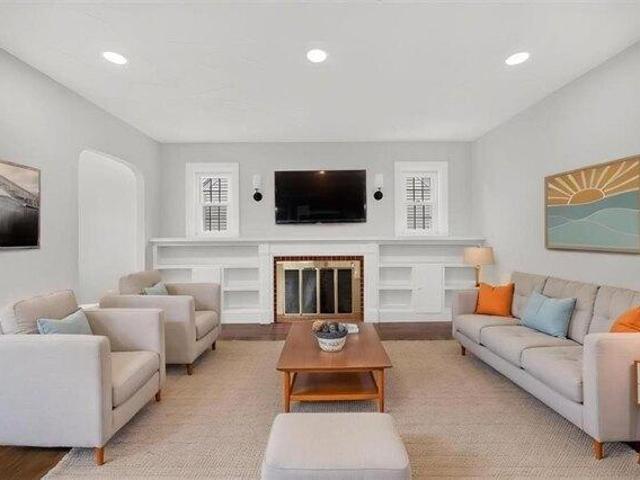 house with 3 bedroom, Providence RI ES104041952