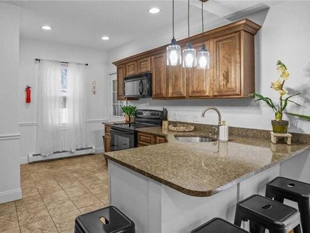 house with 3 bedroom, Providence RI ES104299505