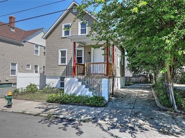 house with 3 bedroom, Providence RI ES104477130