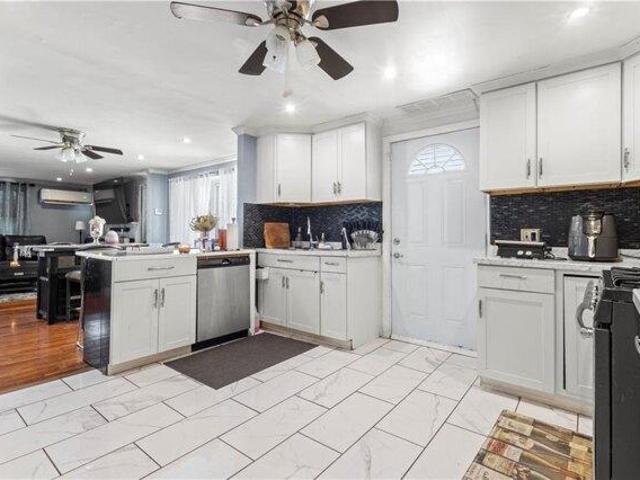house with 3 bedroom, Providence RI ES104792500