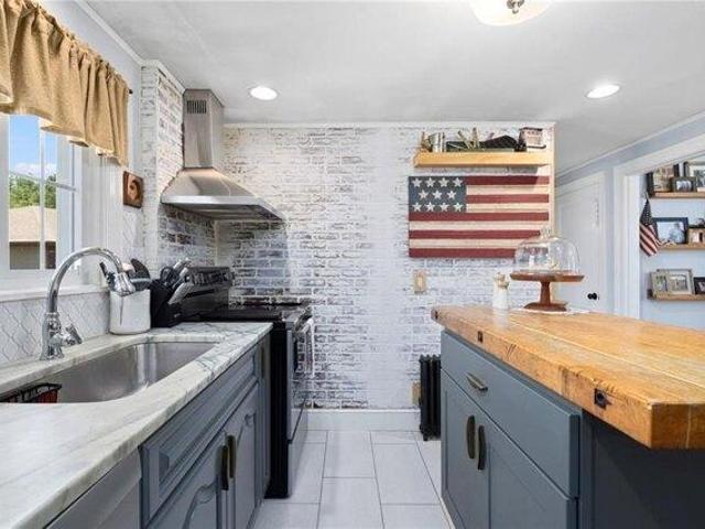 house with 3 bedroom, Providence RI ES104812156