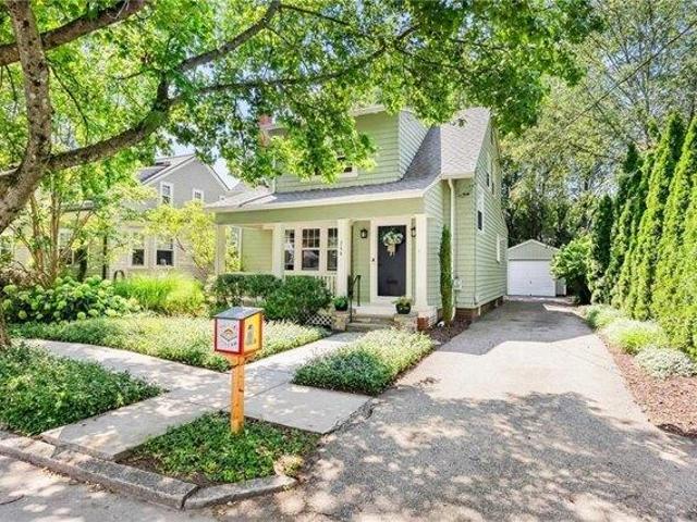 house with 3 bedroom, Providence RI ES105095440