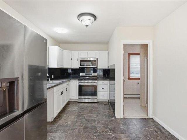 house with 3 bedroom, Providence RI ES105096353