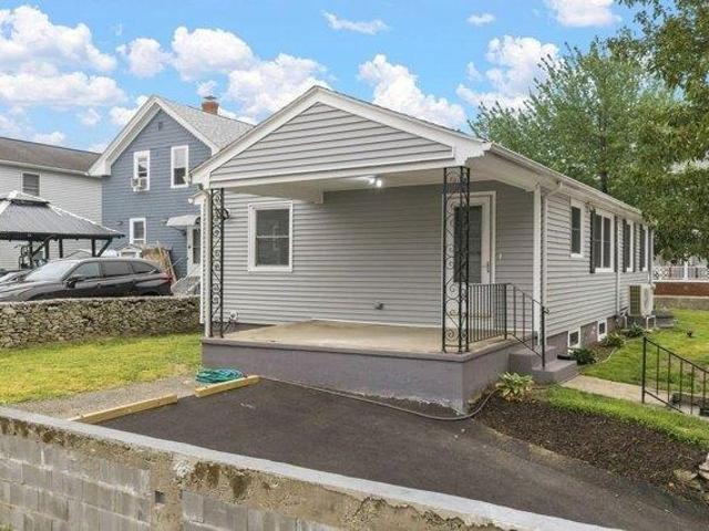 house with 3 bedroom, Providence RI ES105107692