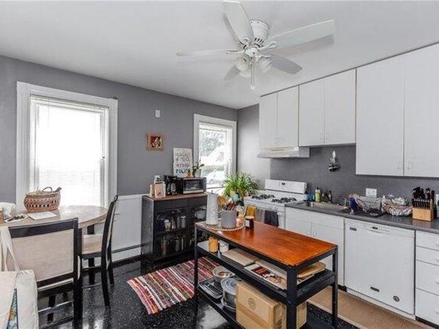 house with 3 bedroom, Providence RI ES105115800