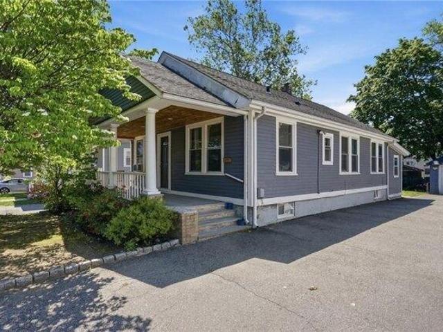 house with 3 bedroom, Providence RI ES105117313
