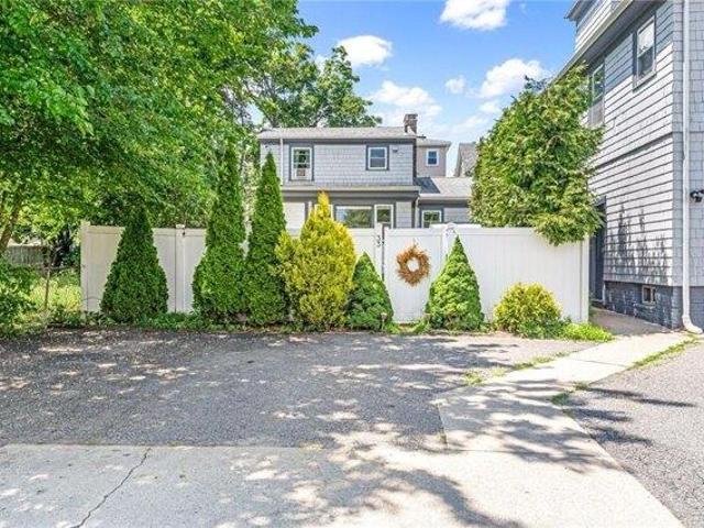 house with 3 bedroom, Providence RI ES105113009