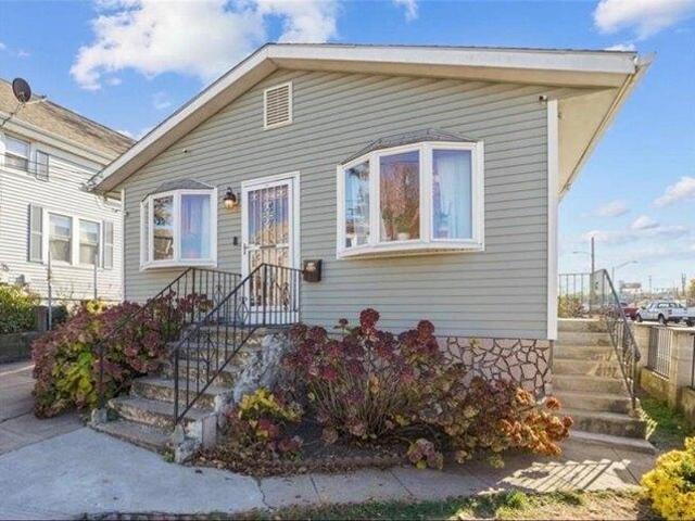 house with 3 bedroom, Providence RI ES105174089