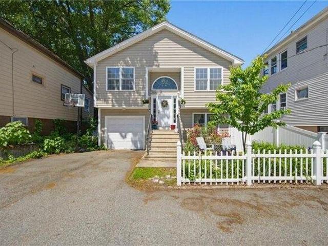 house with 3 bedroom, Providence RI ES103074338