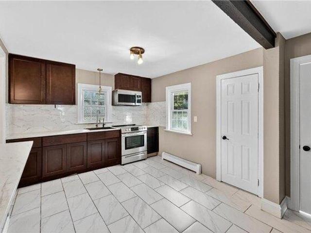 house with 3 bedroom, Providence RI ES103074990