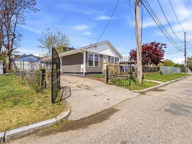 house with 3 bedroom, Providence RI ES103664370