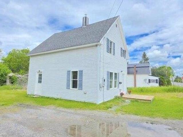 house with 3 bedroom, Presque Isle ME ES103432090
