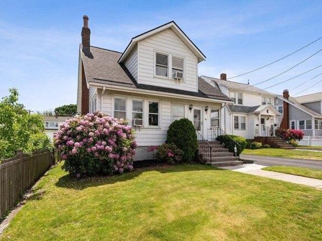 house with 3 bedroom, Quincy MA ES104236439