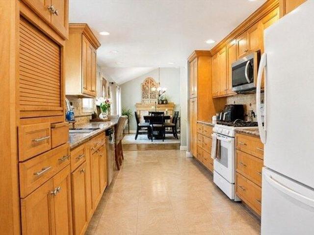 house with 3 bedroom, Randolph MA ES103249367