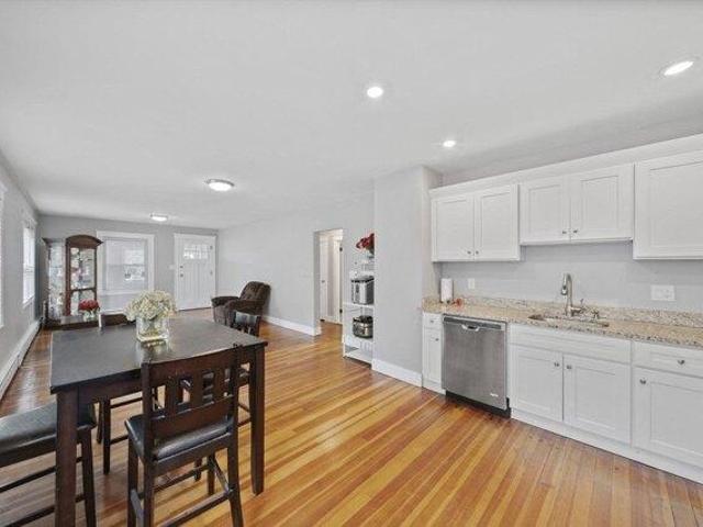 house with 3 bedroom, Randolph MA ES104791479