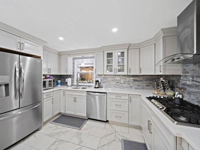 house with 3 bedroom, Randolph MA ES104719634
